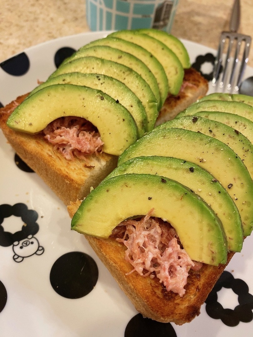 喫茶たるひと（コンビーフとアボカドトースト）: たるひとのいちにち
